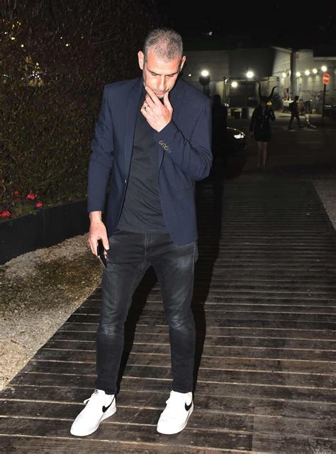 מזהים הכוכבת שהתחפשה למיילי סיירוס