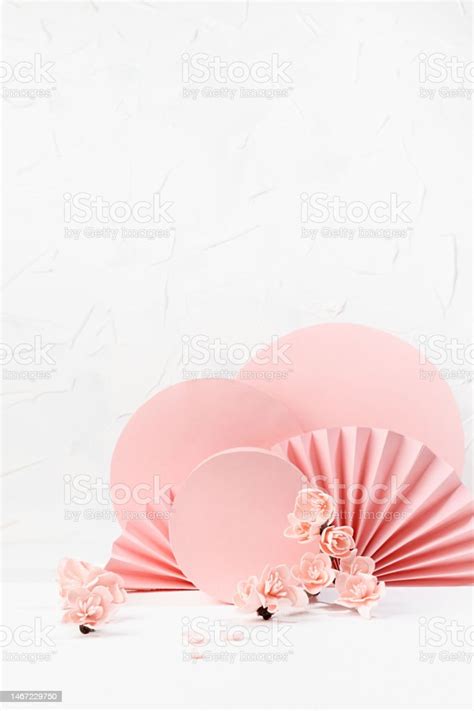 결혼식 섬세한 꽃 장면 분홍색 사쿠라 꽃 분홍색 원 흰색 배경에 아시아 스타일의 종이 팬 프레젠테이션 화장품 상품 브랜딩 디자인