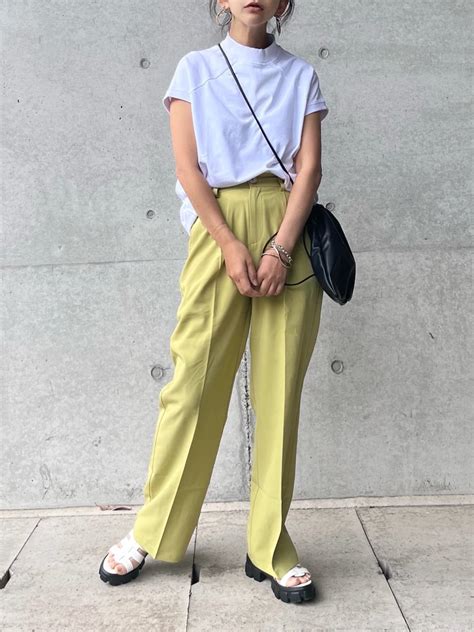 【tシャツイン】をおしゃれに見せるには？やり方とコーデ例をcheck！ 2nd Style