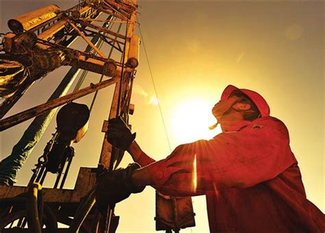 石油工人作业 石油工人 伤感说说吧