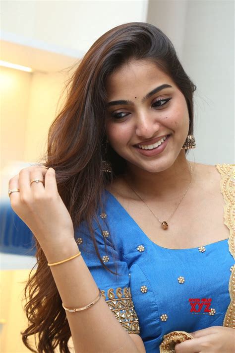 Actress Pranavi Manukonda Glam Stills From Slum Dog Husband Movie
