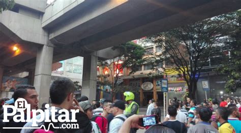 En Video Bomberos Controlaron Grave Incendio En El Centro De Medellín