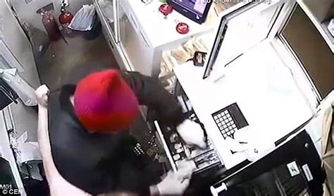 Brave Fast Food Worker Tries To Stop Robber Stealing Cash Daily Mail