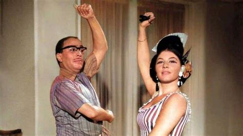 شويكار في 7 صور نادرة قبلة يوسف وهبي أبرزها