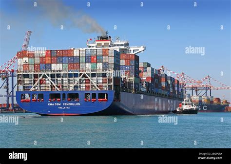Navire porte conteneurs maritime Banque de photographies et dimages à