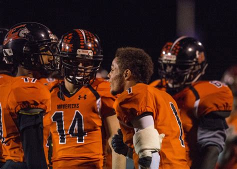 Eastern Tech Football Pulls Away In 4th Holds On To Beat Western Tech