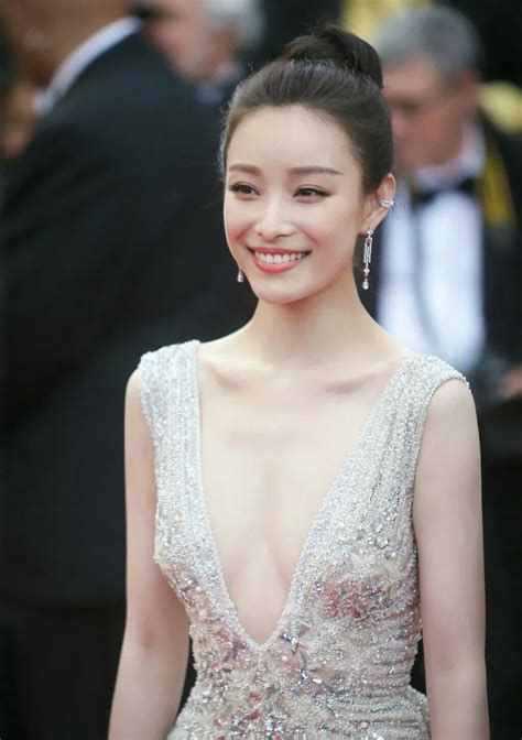 医美专区 玻尿酸填充肩颈线，打造倪妮同款美肩！