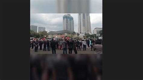 Massa Hadir Dalam Aksi Unjuk Rasa Di Kawasan Patung Kuda Jakarta Pusat Wartakotalive