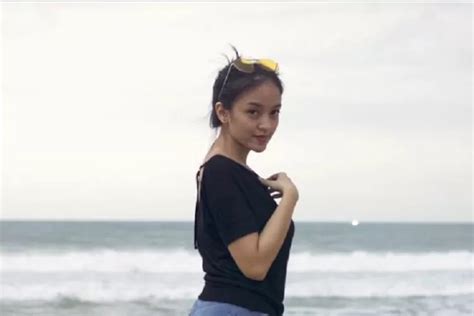 Nama Amanda Zahra Trending Karena Foto Selfie Nya Dianggap Nyebelin