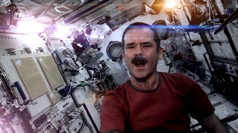Commander Chris Hadfield Space Oddity Astronauta Canadese Canta
