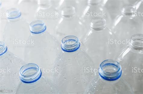 빈 병 재활용 플라스틱의 사용을 줄이기 위해 세계를 저장 하는 캠페인에 대 한 0명에 대한 스톡 사진 및 기타 이미지 0명