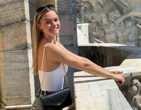 Allesbehalve Ijskoud Loena Hendrickx Verruilt Haar Schaatspakje Voor