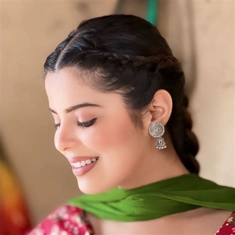 Geet Goraya Beautiful Women Videos Indian Beauty Girly Frame
