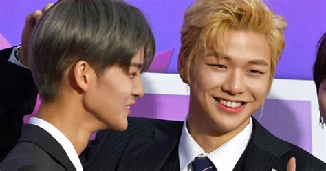 [e포토]귀여운 장난 치는 강다니엘