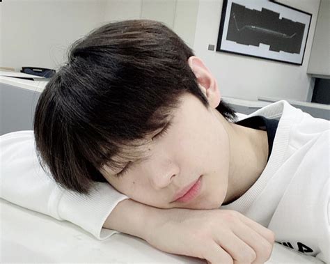 홍백차 on Twitter RT IS2PUPPY 젠장 꿈꾸는나의아기천사