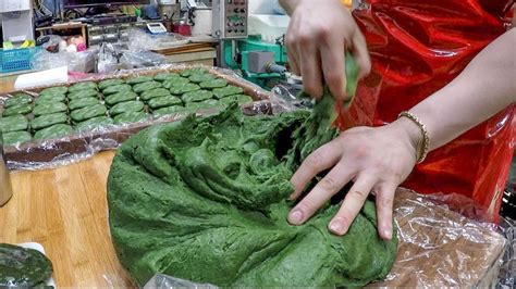 Mugwort Rice Cake Gaetteok Korea Street Food In Mangwondong Food