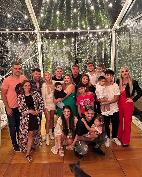 El Kun Agüero disfruta de las playas de en Punta del Este con su