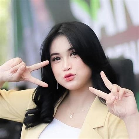 Biodata Lengkap Profil Sherly KDI Terbaru Artis Dangdut