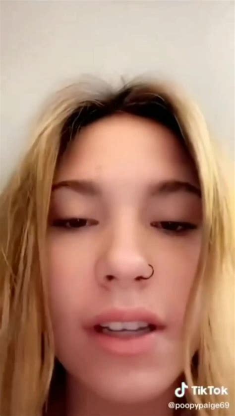 Girl Show Her Shit On