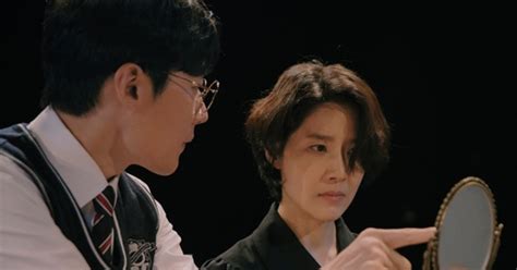 가치를 지키려는 선생과 괴물 학생들의 대결