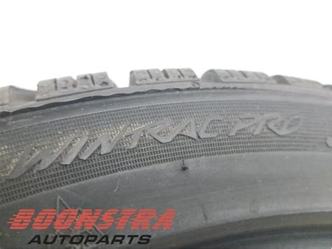 Winter Tyre With Tyre Size 225 40 18 2254018 Vredestein