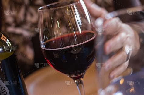 喝一杯酒