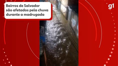 VÍDEO forte chuva provoca deslizamentos de terra e alagamentos em