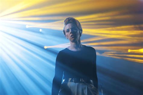 La Roux Review Singer Goes In For The Kill With New