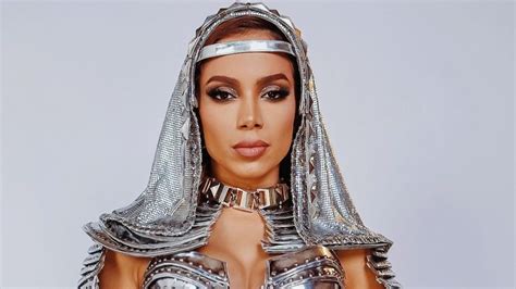 Anitta se transforma en la reina del Carnaval con sus increíbles looks