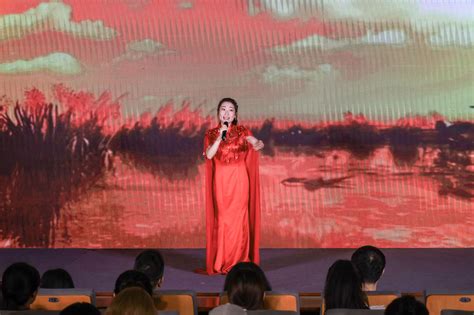 【主题教育】人文学院与黄梅剧艺术学院联合举办“‘艺心跟党走，筑梦新征程”专题艺术党课 人文学院