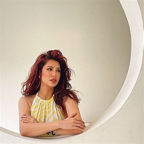 Mehwish Hayat Wows Fans With A Groovy Dance Video Lens