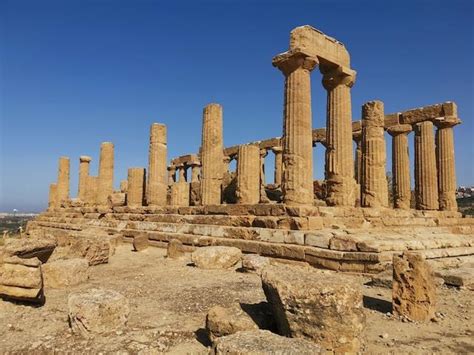 Le antiche rovine e i siti archeologici di Agrigento tra modernità