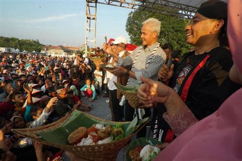 Disambut Warga Ngawi Ganjar Lahap Makan Sambal Belut Hingga Joget Reog