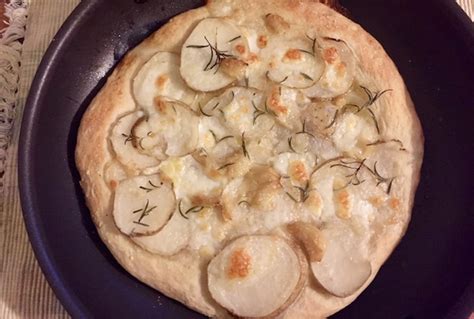 Rosemary Potato Roasted Garlic Pizza • Single Serving Chef