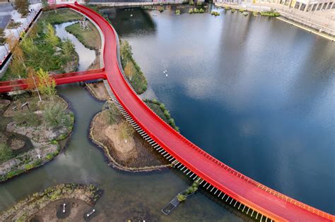Asif Khan Adds Sinuous Public Boardwalk To South Londons Canada Dock