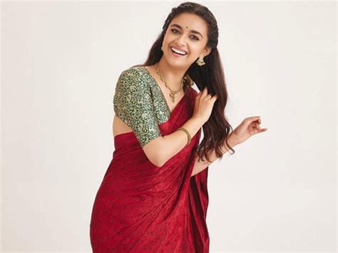 Keerthy Suresh Beautiful Looks In Saree