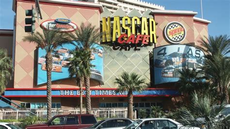 12 Theme Restaurants That Defined The 90s
