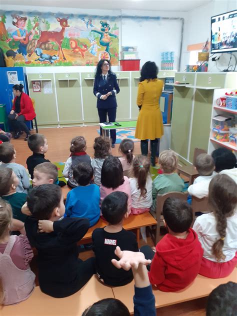 Elevii şi cadrele didactice din Limpeziș au fost consiliați de