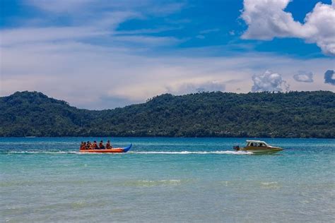 Taklukkan Keindahan Alam Pantai Paling Hits Di Ambon Mulai Dari Rute Harga Tiket Dan
