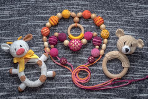 幼儿 自制的 玩具 手钩公仔 摇铃玩具 钩编 钩针编织品 水平画幅 纺织品 机织织物