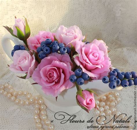 Букет роз с ягодами черники из полимерной глины Восторг Цветы из глины Цветочные горшки