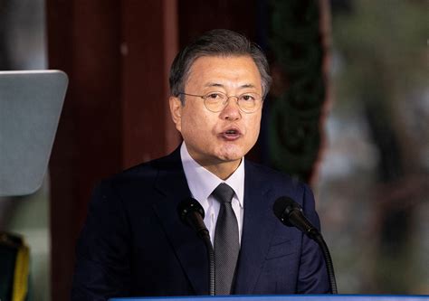Skoreas Moon Replaces Pm Cabinet Ministers After Election Defeat