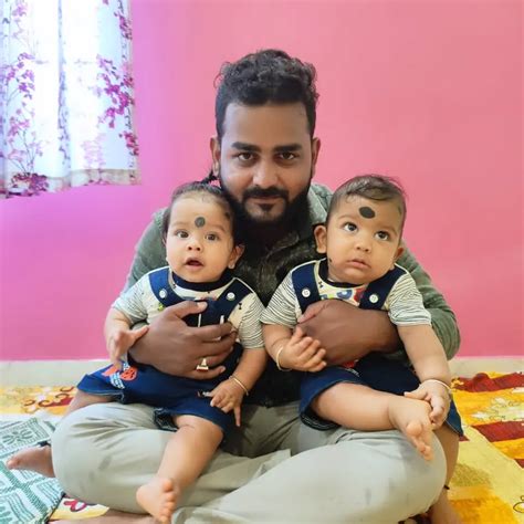ଦୁନିଆ ର ସବୁ ଖୁସି ଗୋଟେ ପଟେ ଆଉ ଭଣଜା କୁ କୋଳ ରେ ଧରି ତା ସହ ଖେଳିବା ର ଖୁସି