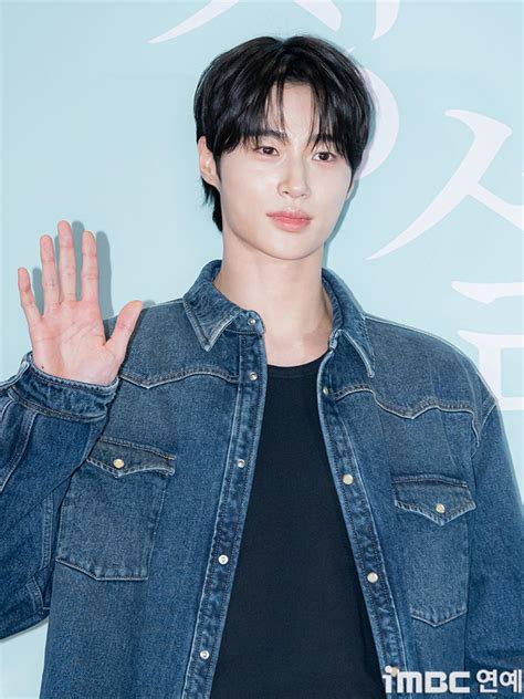 포토 변우석 우월한 피지컬