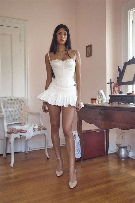 Mirror Palais Makes Making A Statement Easy Outfits Fashion Inspo
