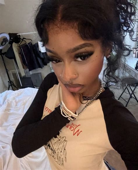 Pin By Dolly 🎋🌸🪷 On Gyals In 2024 Cute Makeup Looks Pretty Dark Skin