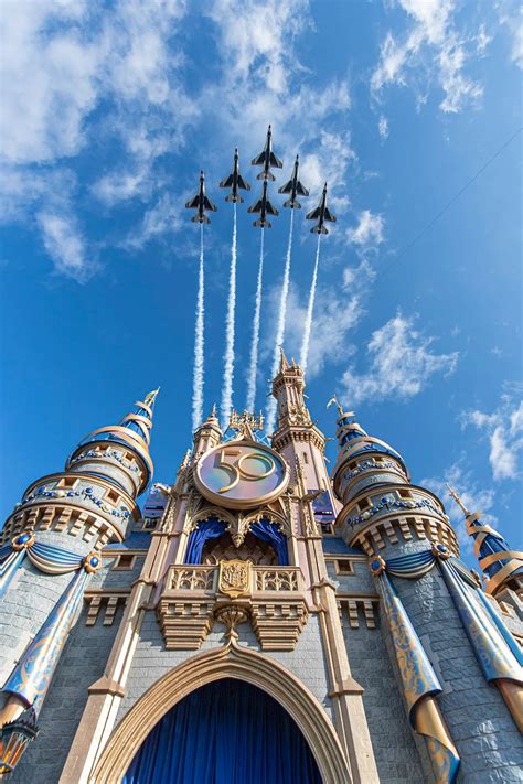 Onboard Video From U S Air Force Thunderbirds Magic Kingdom Flyover