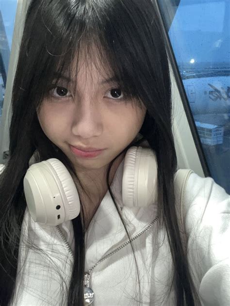Michie JKT48 Di 2024 Fotografi Bayi Perempuan Orang Cantik Wanita Berambut Pendek