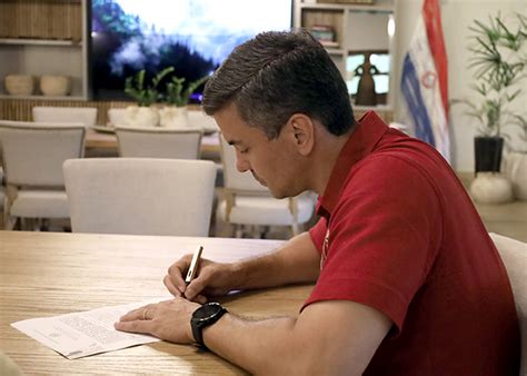 Peña Firma Decreto Que Reajusta El Salario En Paraguay El Aragueño