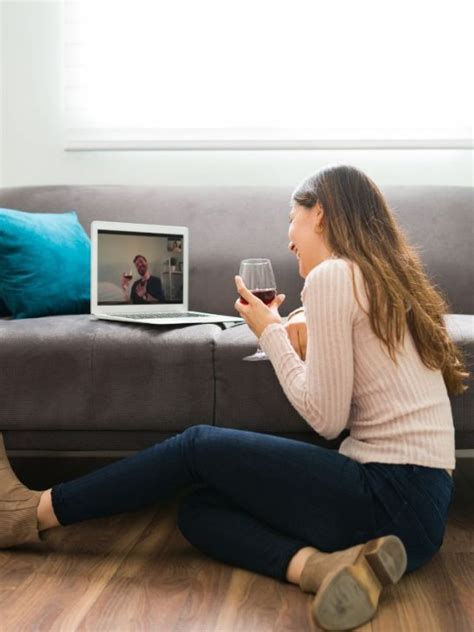 How To Have A Tinder Conversation And Keep It Going Sarah Scoop